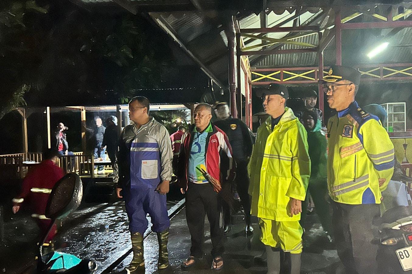 RPH Talang Rimbo Lama dan Kandang Ternak Warga Direndam Banjir, Bupati ...