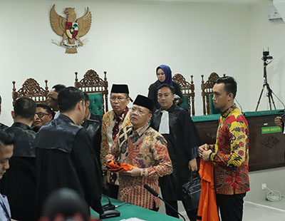 Rohidin Didakwa Terima Puluhan Miliar Gratifikasi dari Pejabat, Tambang ...