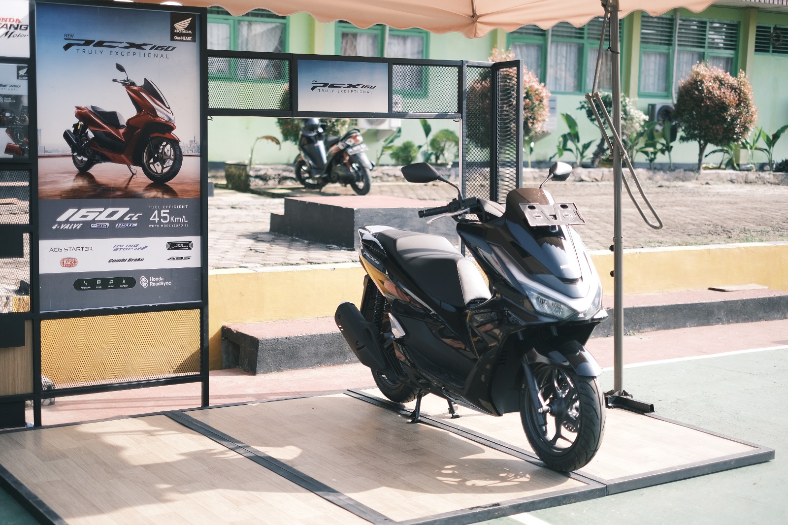 Honda PCX 160 CBS, Performa Menawan, Bikin Perjalanan Anda Makin ...
