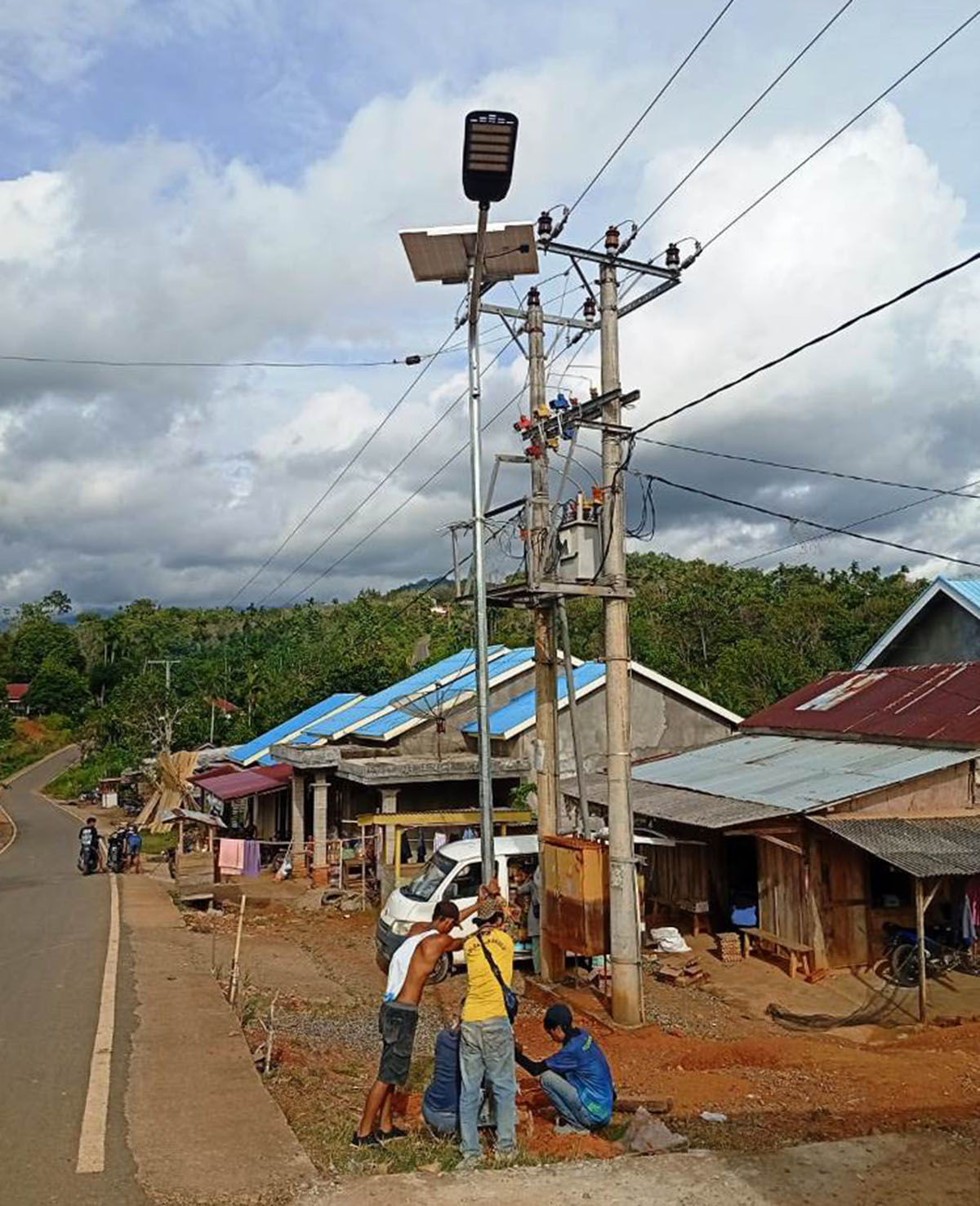 Air Palawan Pasang Lampu Jalan Solar Cel