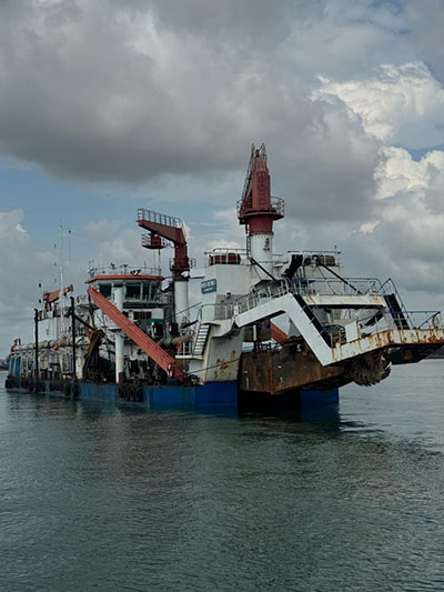 Dua Kapal Keruk Besar Didatangkan dari Batam, Tiba di Bengkulu ...